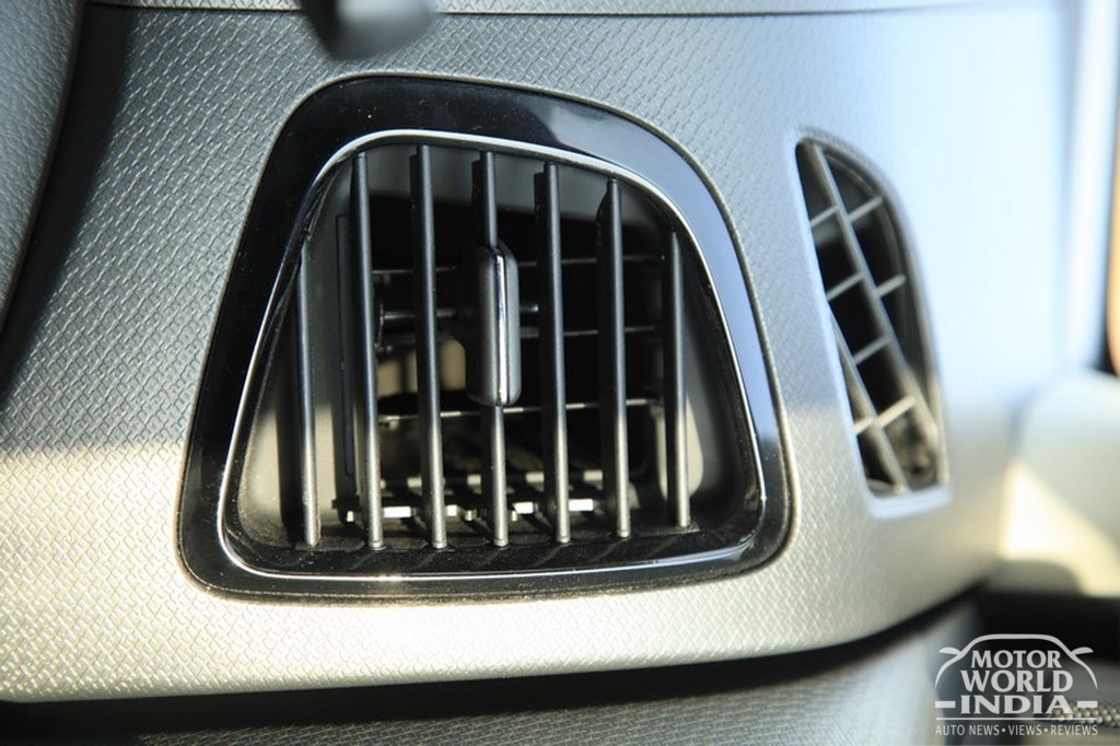 Maruti Vitara Brezza Interior Dashboard - Motor World India